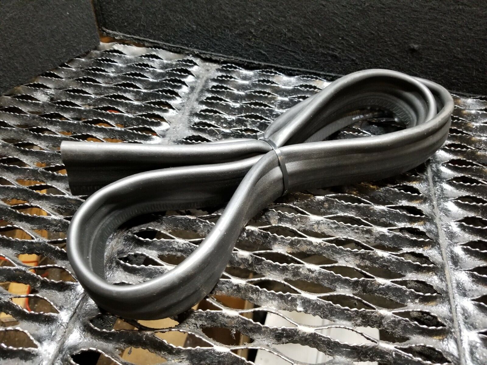 10 11 12 13 Mercedes-benz W212 E350 Front Engine Bay Rubber Seal Strip ...